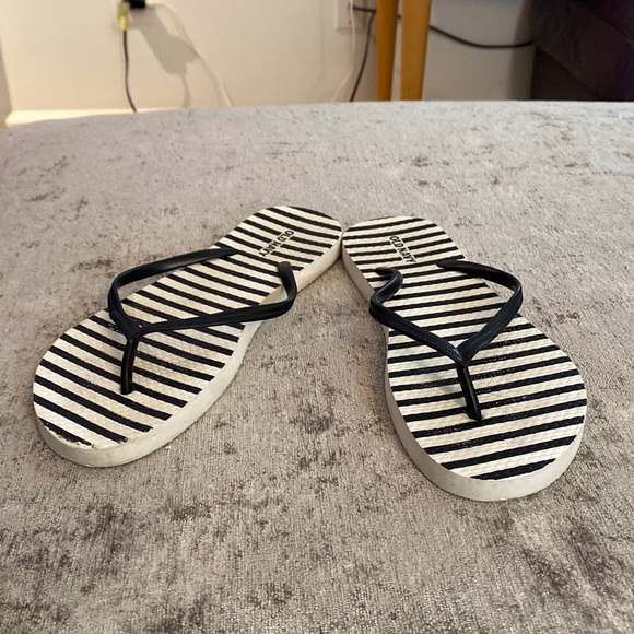 Old Navy | Shoes | Old Navy Black White Striped Flip Flops 15 | Poshmark